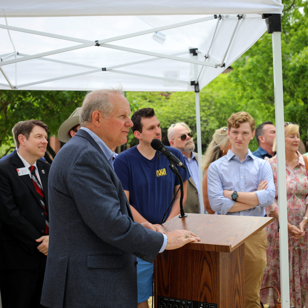 Drury University unveils new panther sculpture and campus gathering ...